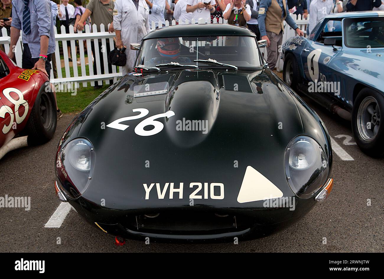 1963 Jaguar E-type Lightweight driven by Tiff Needle / John Spiers in ...