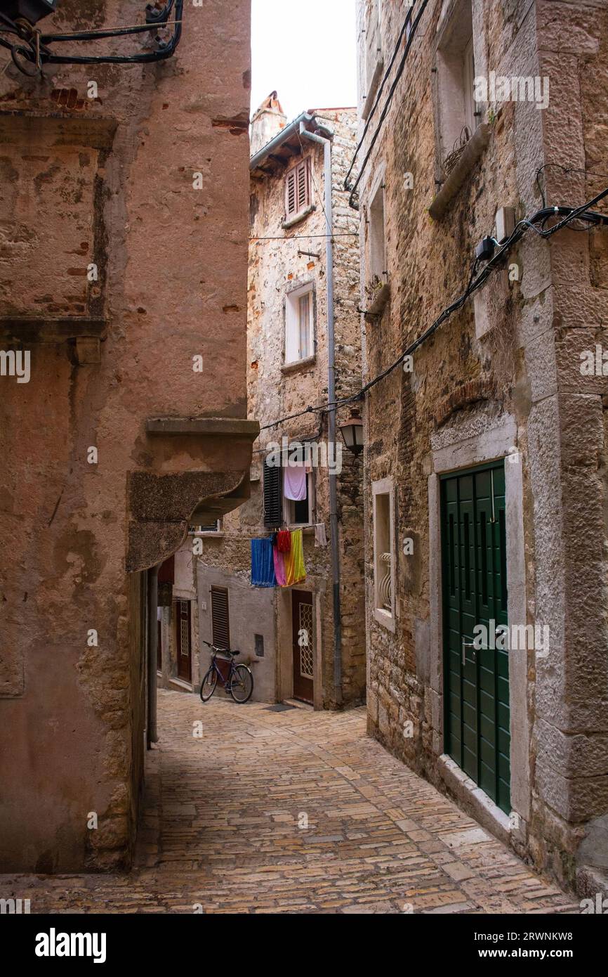 Medieval houses jettying hi-res stock photography and images - Alamy