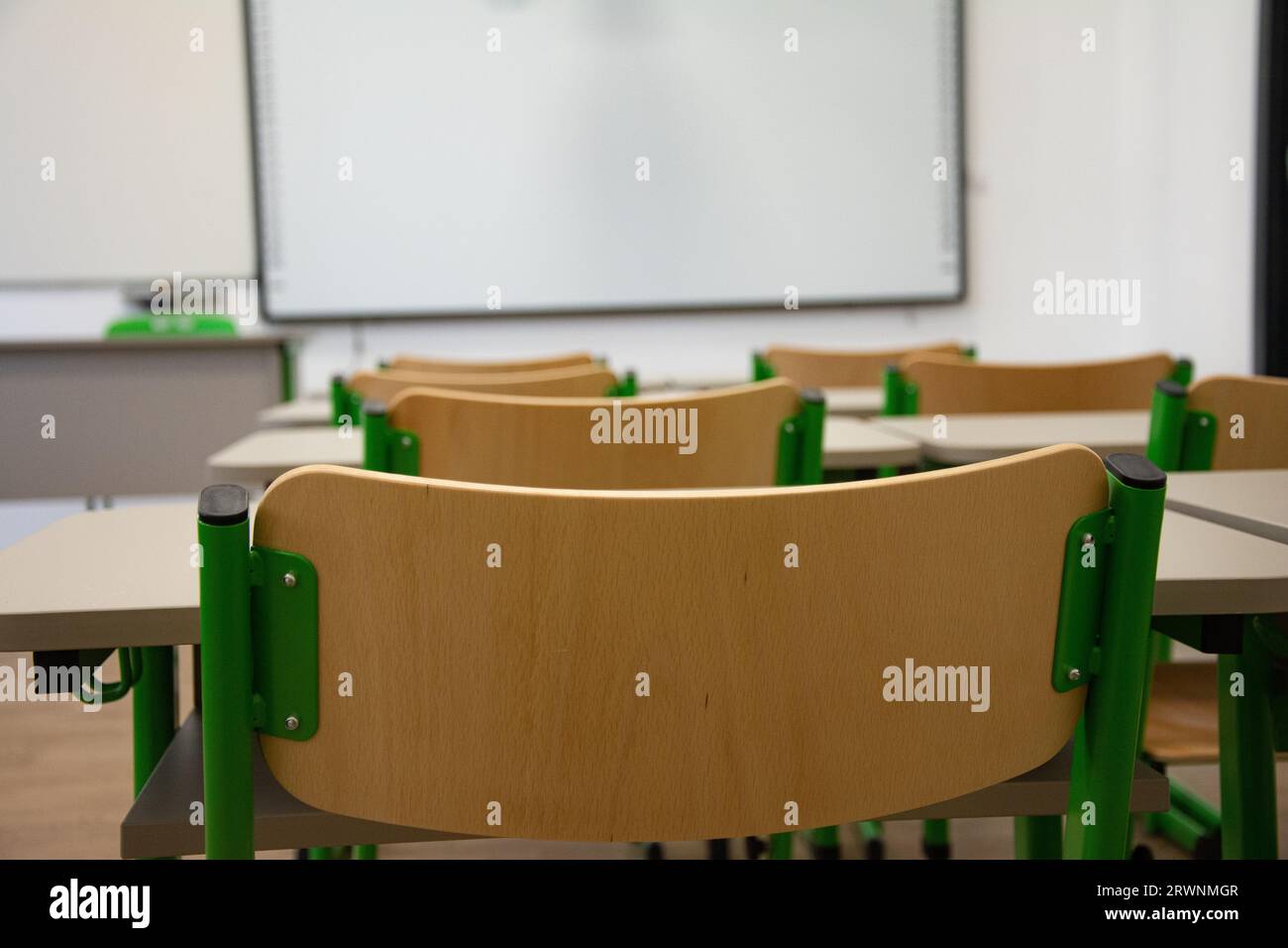 empty modern school classroom Stock Photo - Alamy
