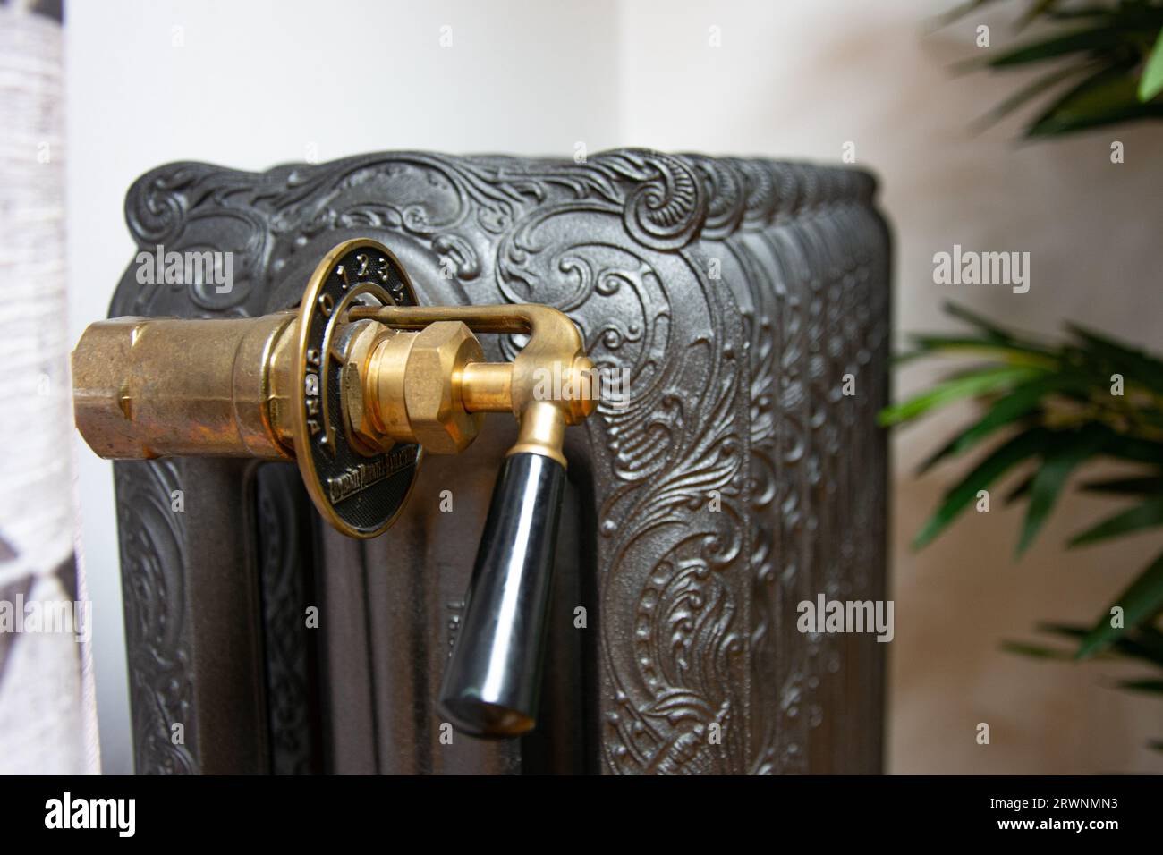 Cast iron radiator close-up. Vintage radiator Stock Photo - Alamy