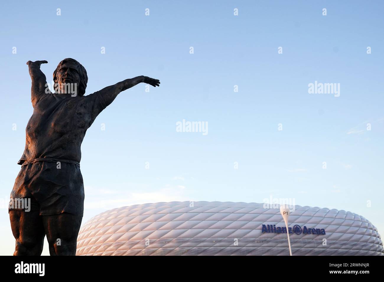 Gerd muller bayern munich hi-res stock photography and images - Alamy