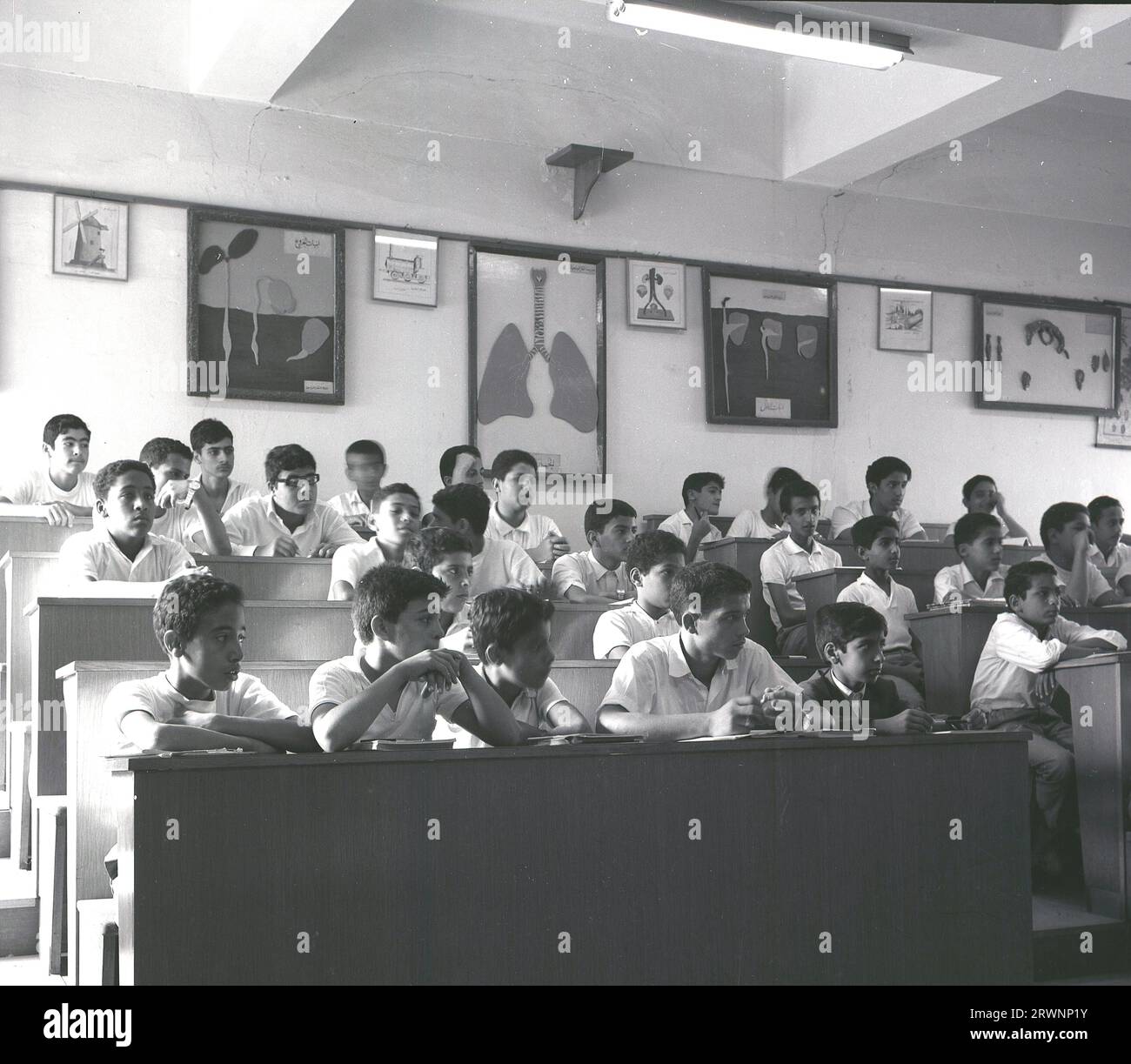 1960s historical school classroom hi-res stock photography and images ...