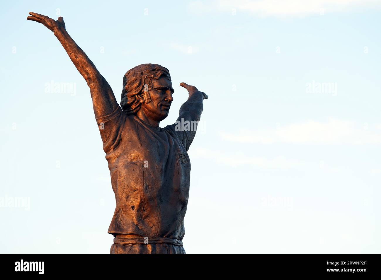 Gerd muller bayern munich hi-res stock photography and images - Alamy