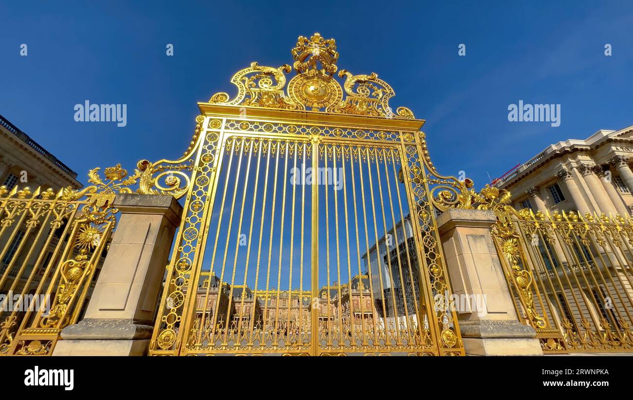 Golden gates of versailles palace hi-res stock photography and images ...