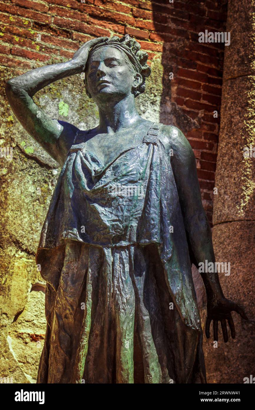 Ancient Statue showing female anguish and pain Stock Photo - Alamy