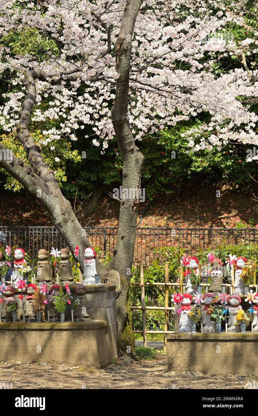 Jizo Bosatsu Statues at the Zojo-ji Temple near the Tokyo Tower, Tokyo ...