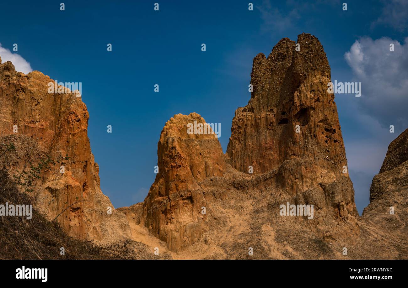 Pjescane piramide hi-res stock photography and images - Alamy