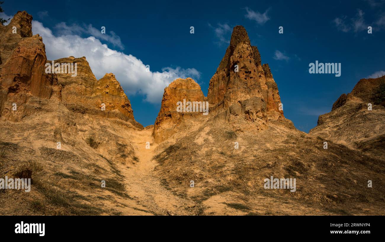 Pjescane piramide hi-res stock photography and images - Alamy