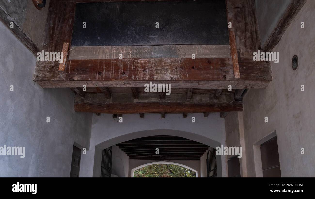 Decaying ceiling hi-res stock photography and images - Alamy