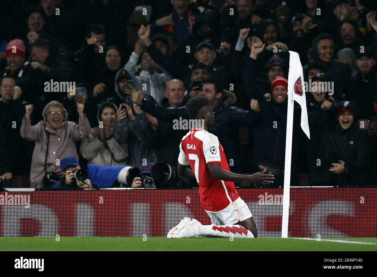 LONDON - Bukayo Saka of Arsenal FC celebrates the 1-0 during the UEFA ...