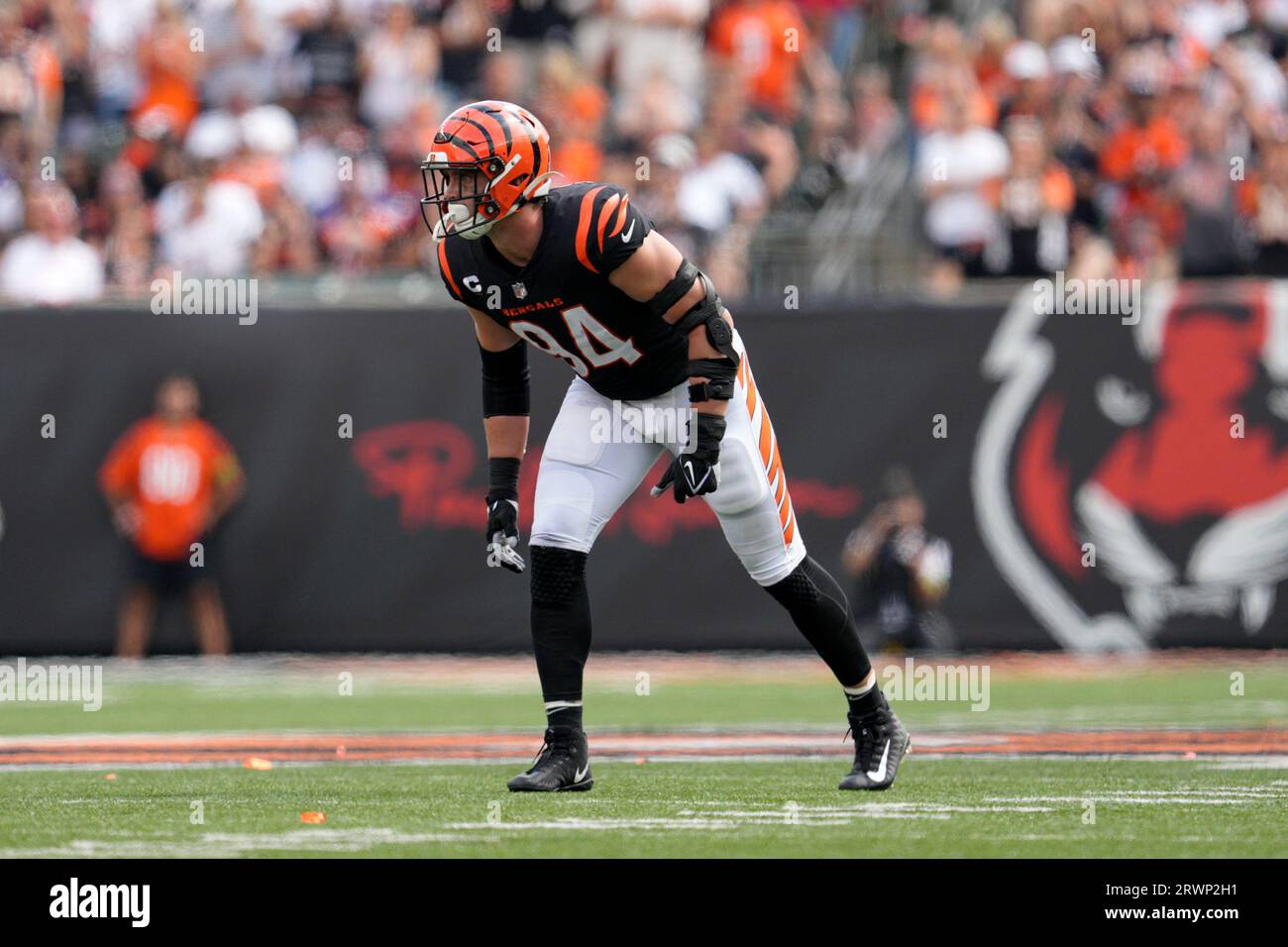 Cincinnati Bengals defensive end Sam Hubbard plays during an NFL ...