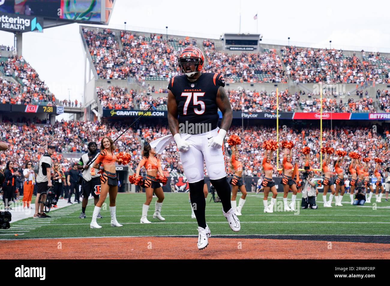 Cincinnati Bengals offensive tackle Orlando Brown Jr. runs onto the ...