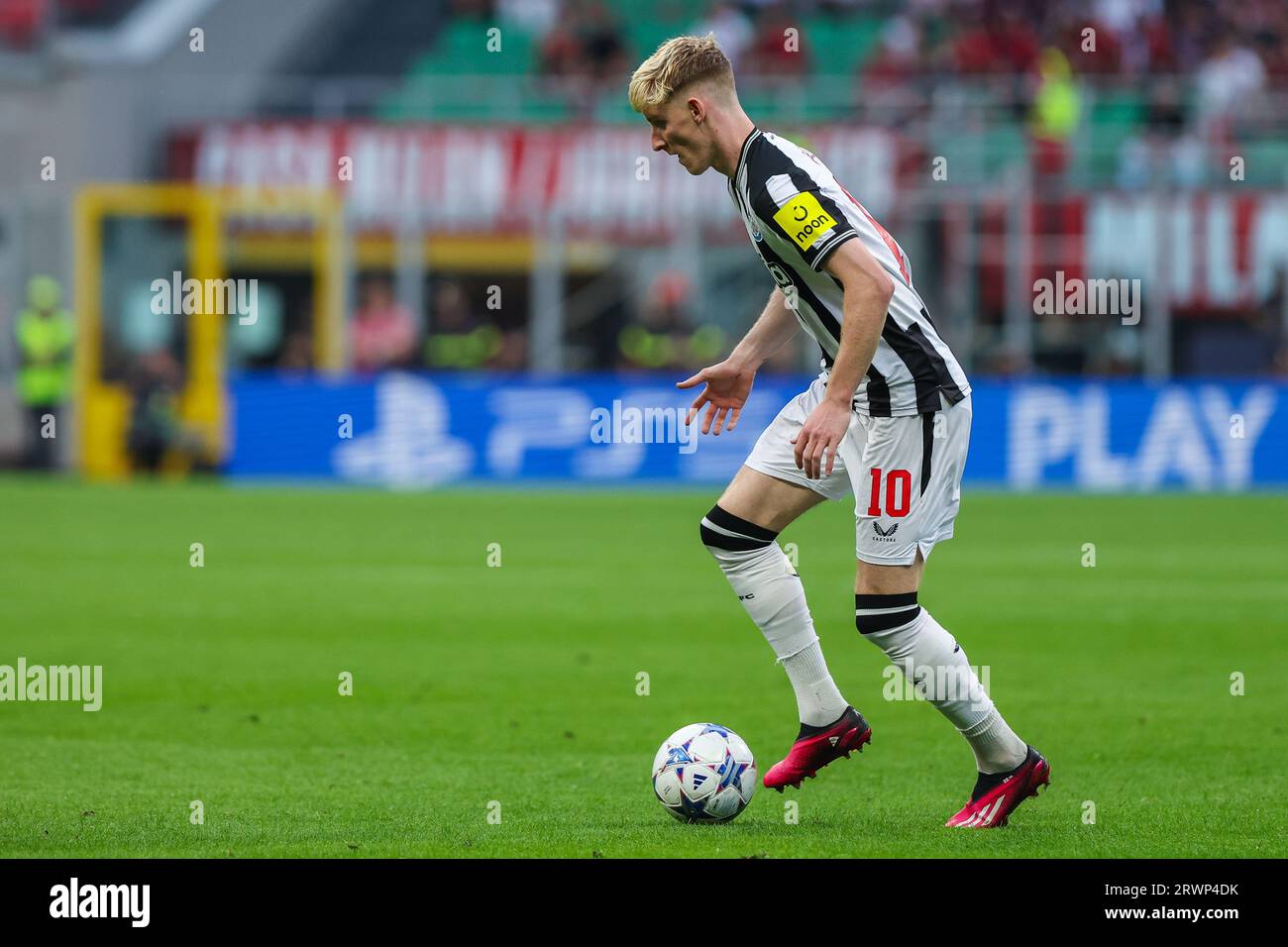 Anthony Gordon of Newcastle United FC seen in action during the UEFA ...