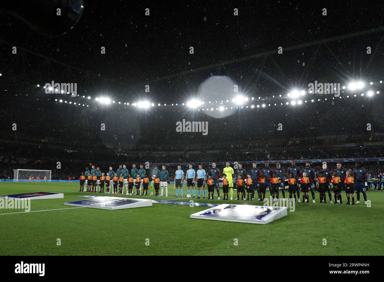 Psv eindhoven team line up for there group photo hi-res stock ...