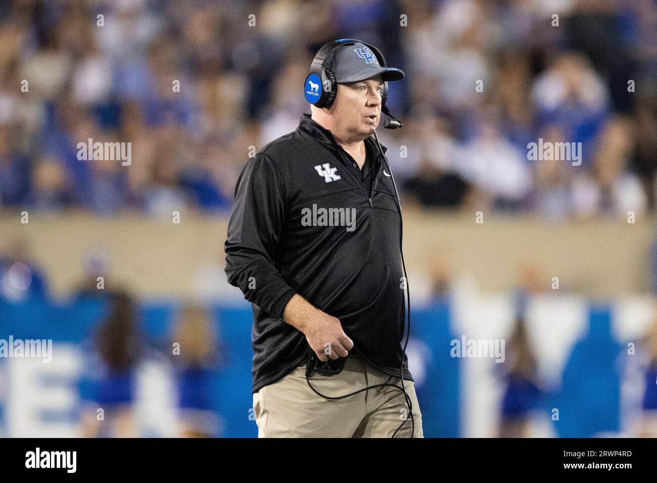 Kentucky head coach Mark Stoops walks to the huddle during the first ...