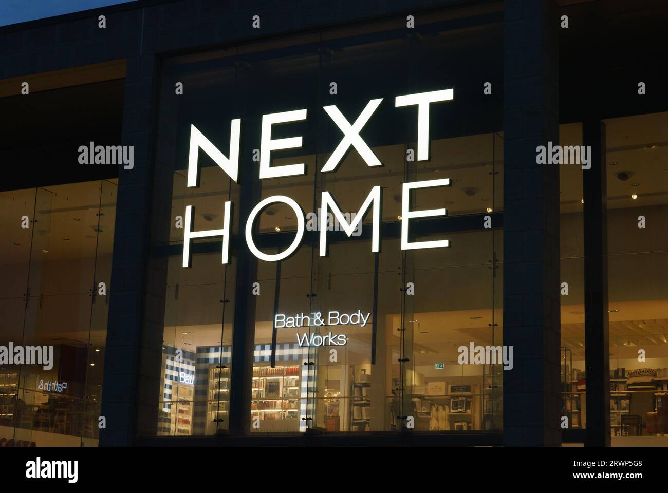 Opening hull hi-res stock photography and images - Alamy