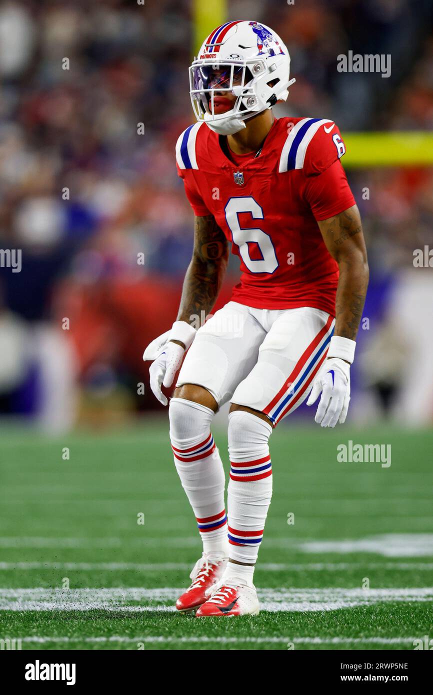 New England Patriots cornerback Christian Gonzalez (6) prepares to ...