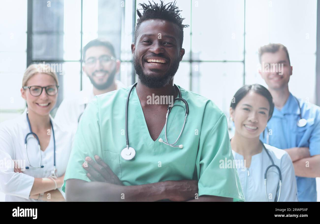 Team medical research scientists discussion hi-res stock photography and images - Alamy