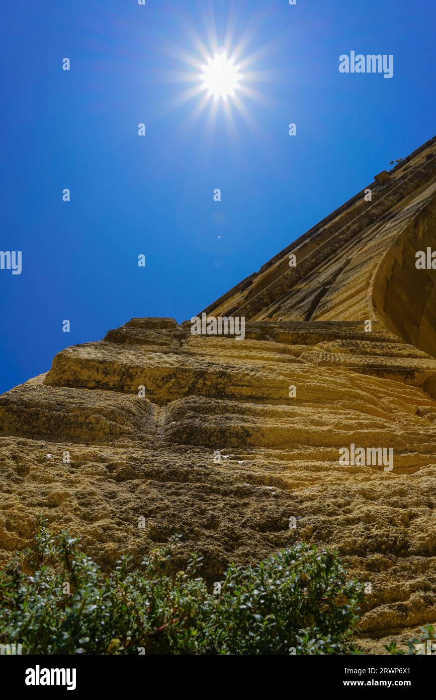 Pilar vertical hi-res stock photography and images - Alamy