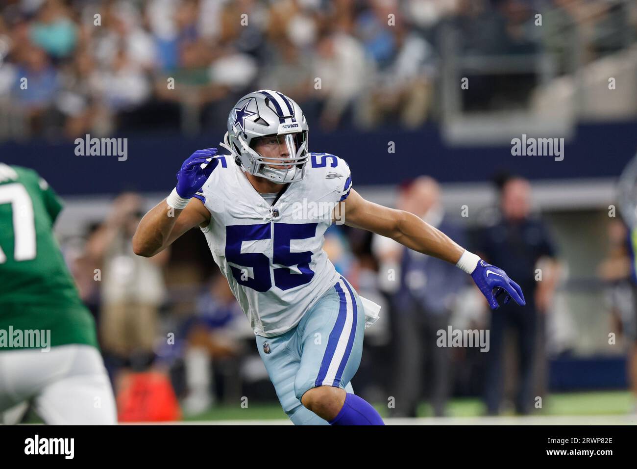 Dallas Cowboys linebacker Leighton Vander Esch (55) looks to defend ...
