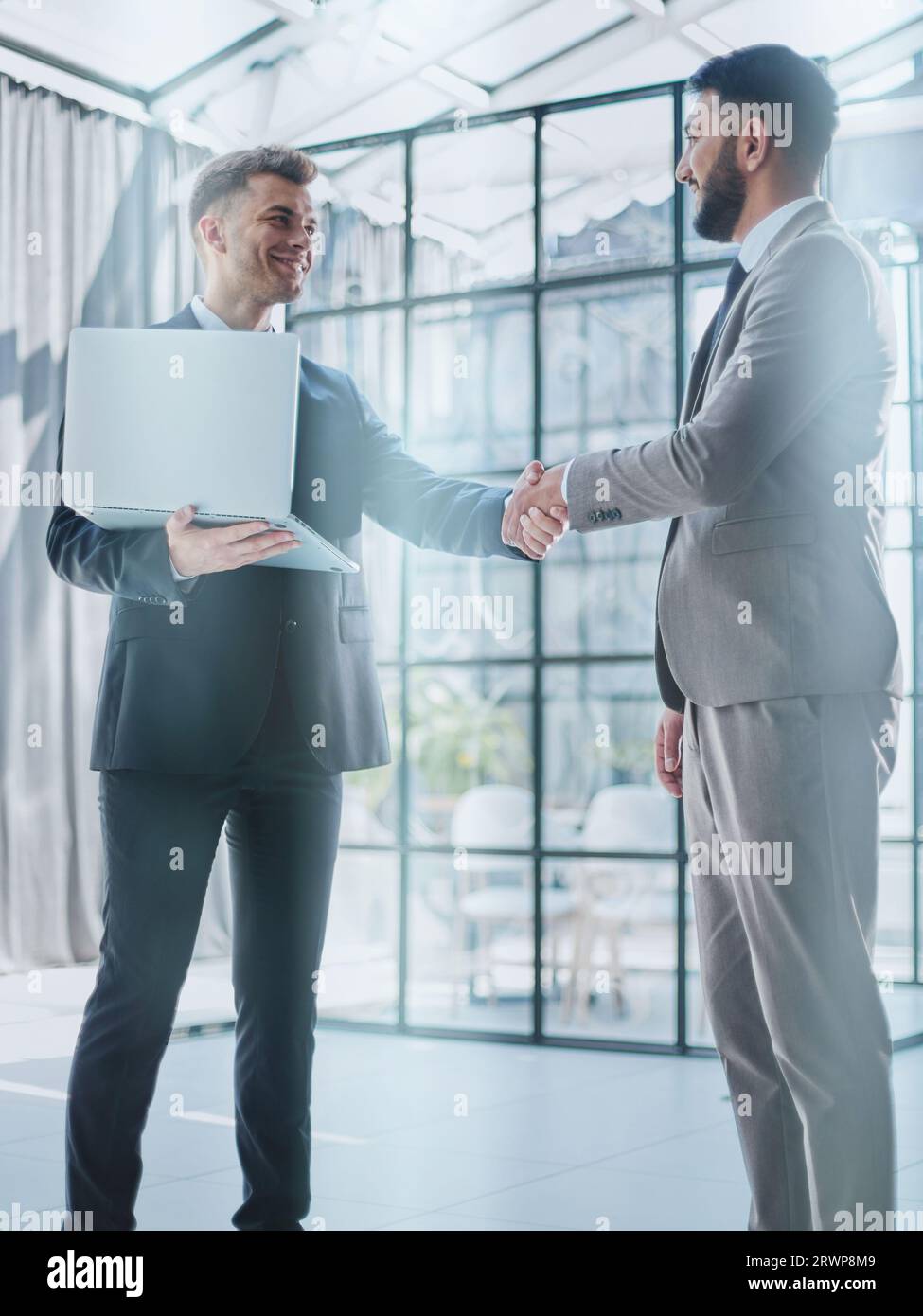 full body Businessmen shaking hands Stock Photo - Alamy