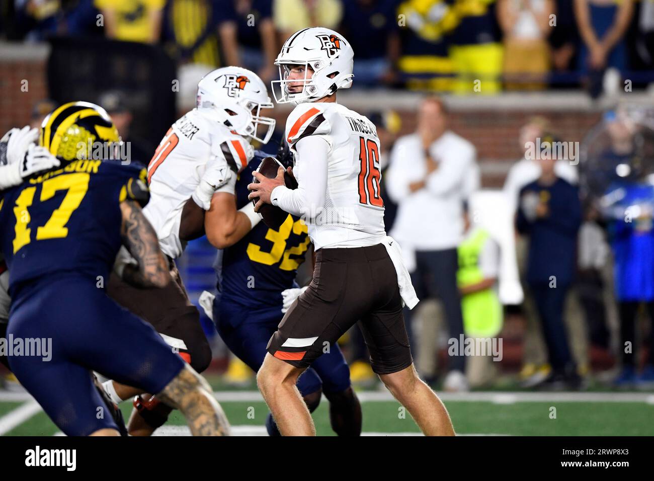 Bowling Green quarterback Hayden Timosciek looks to pass against ...