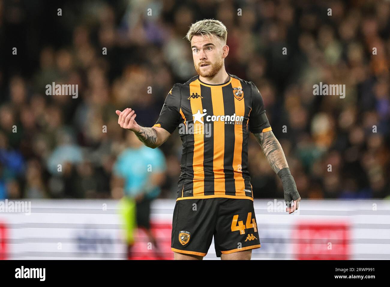 Aaron Connolly #44 of Hull City gives his team instructions during the ...