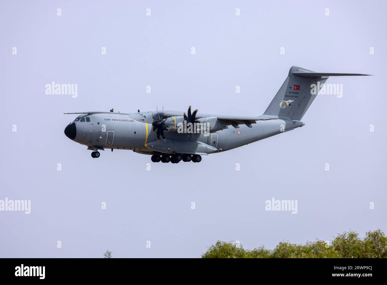 Turkish Air Force Airbus A400M Atlas (REG: 13-0009) landing runway 31 ...