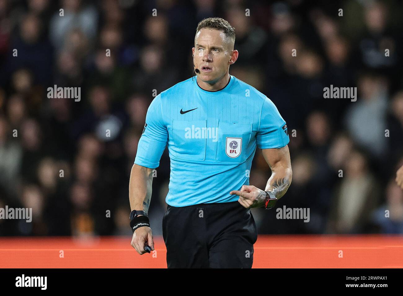 Stephen martin referee hi-res stock photography and images - Alamy