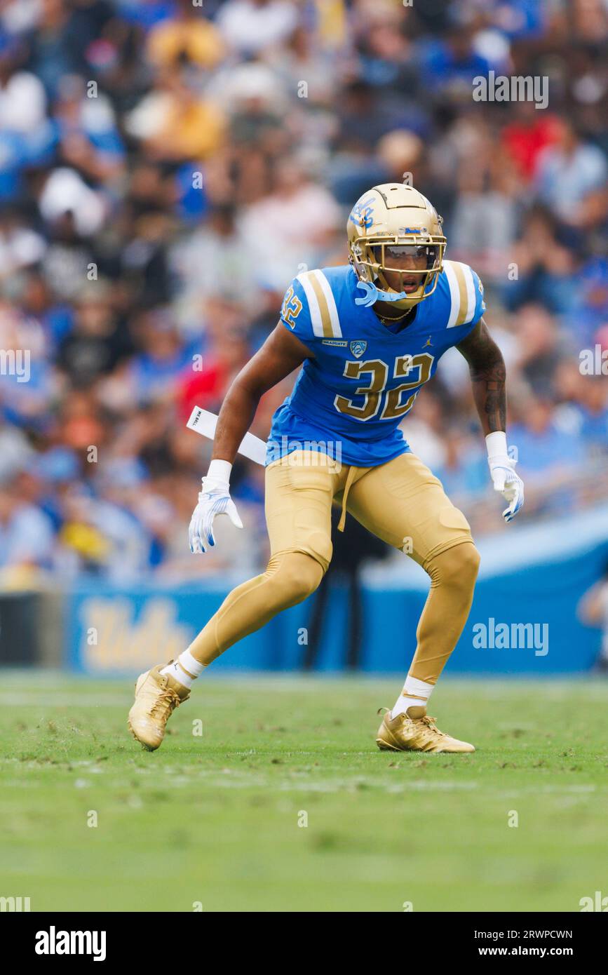 PASADENA, CA - SEPTEMBER 16: UCLA Bruins defensive back William Nimmo ...