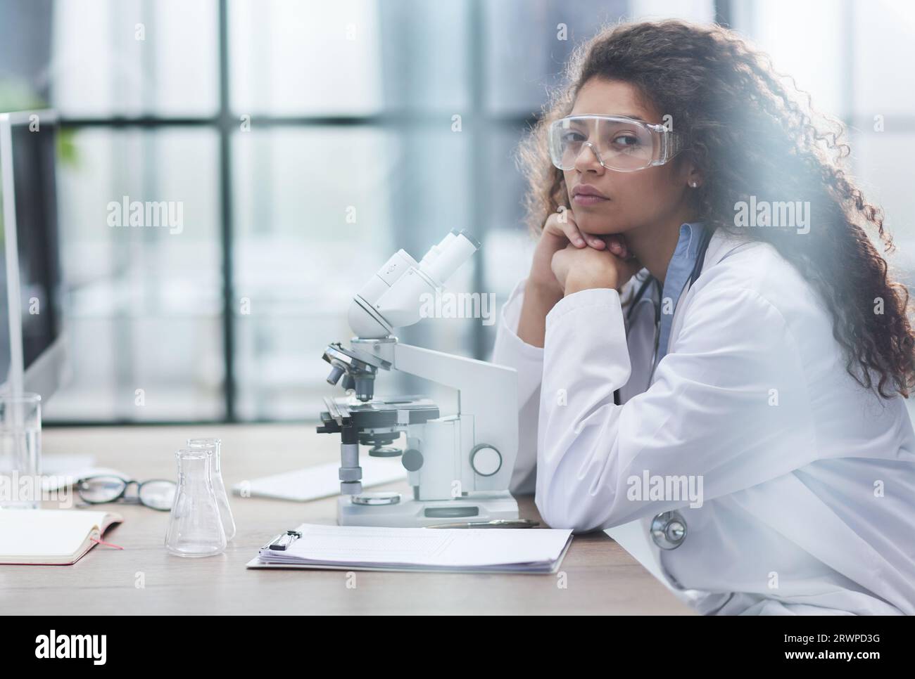 Female student laboratory assistant hi-res stock photography and images ...