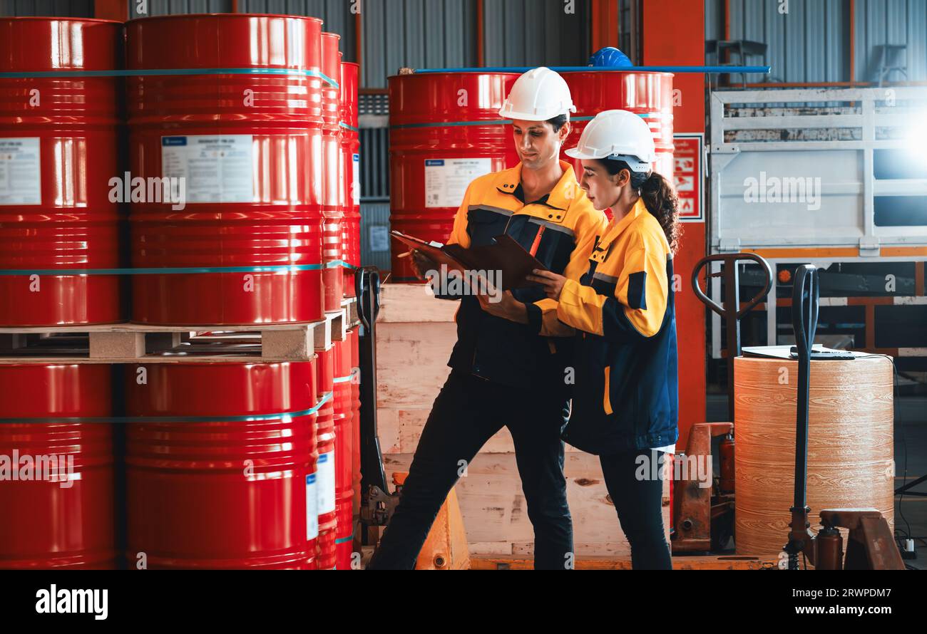 Inspect of material logistic hi-res stock photography and images - Alamy