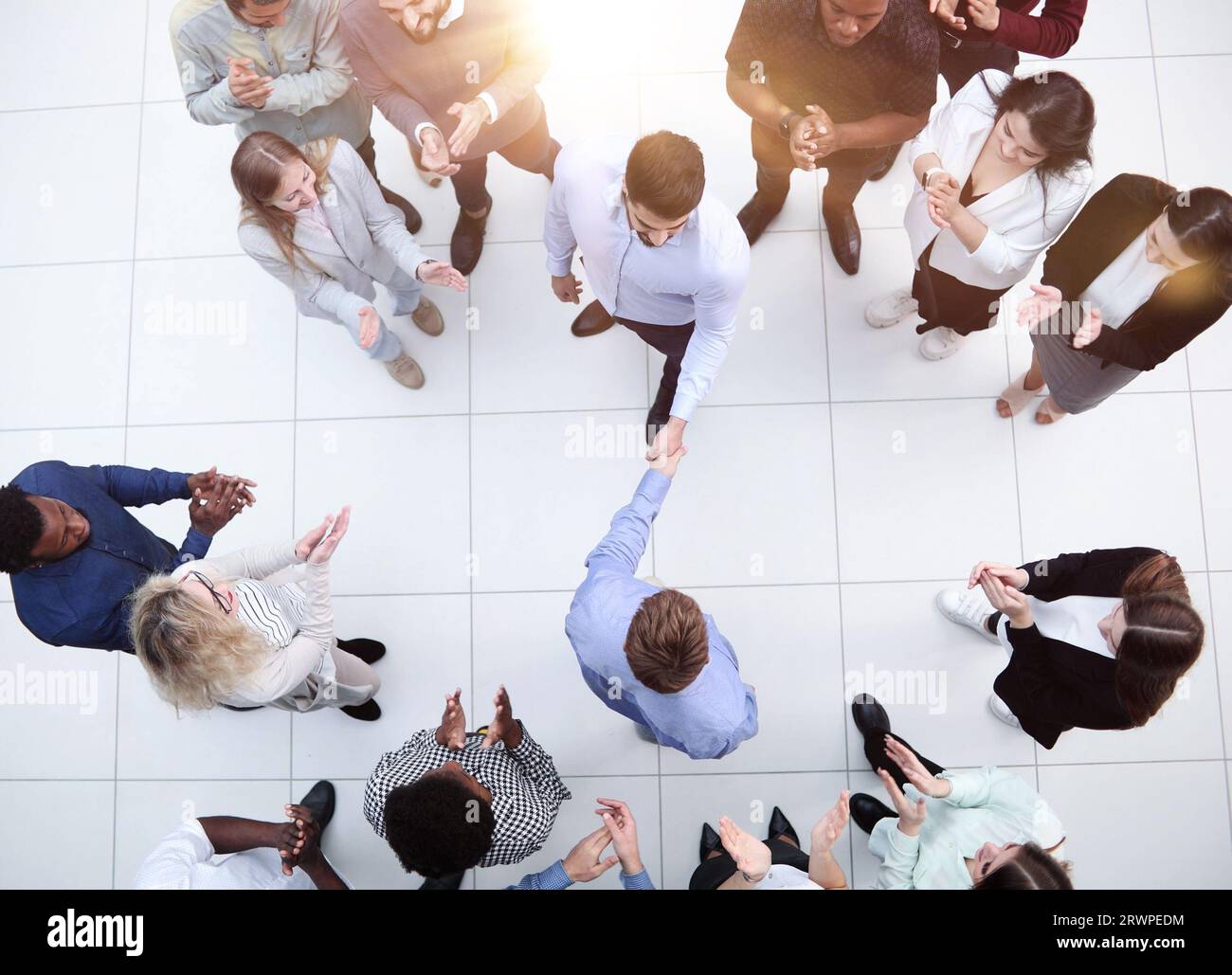 Office workers stand talk hi-res stock photography and images - Alamy