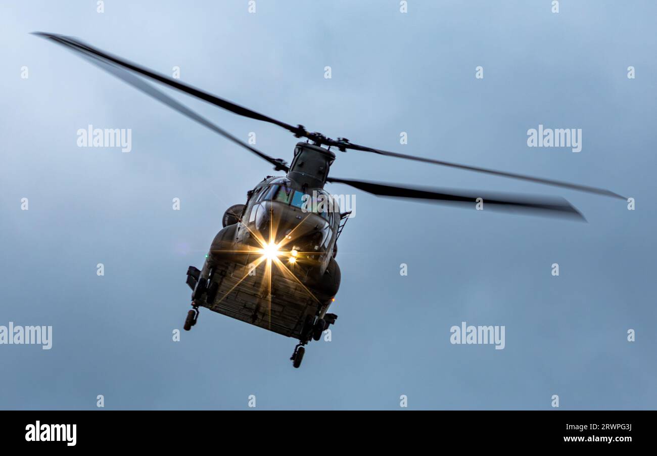 Us army chinook hi-res stock photography and images - Alamy
