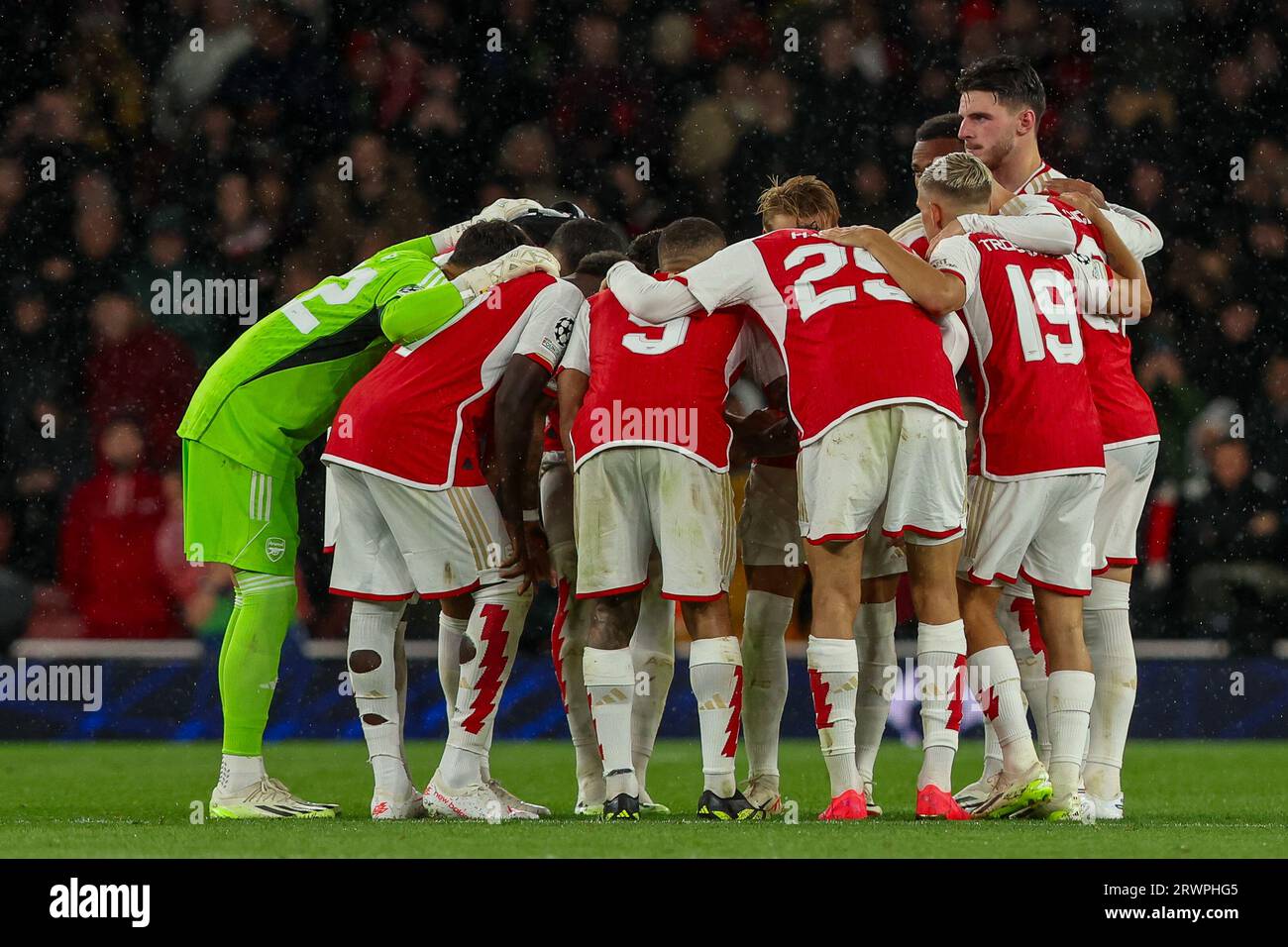 London, UK. 20th Sep, 2023. LONDON, UNITED KINGDOM - SEPTEMBER 20: Huddle of Arsenal after half ...