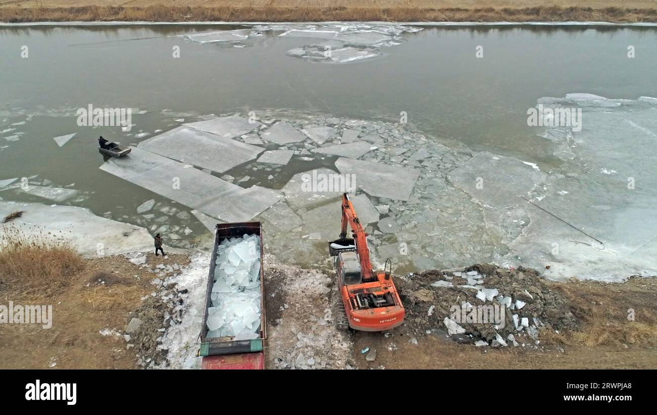 Workers use heavy trucks to transport ice, North China Stock Photo - Alamy