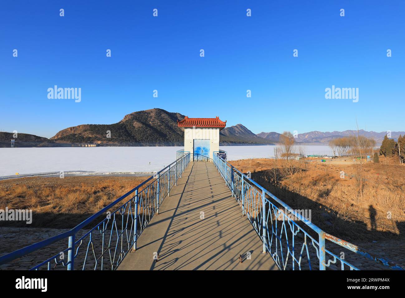 China snow machine hi-res stock photography and images - Alamy