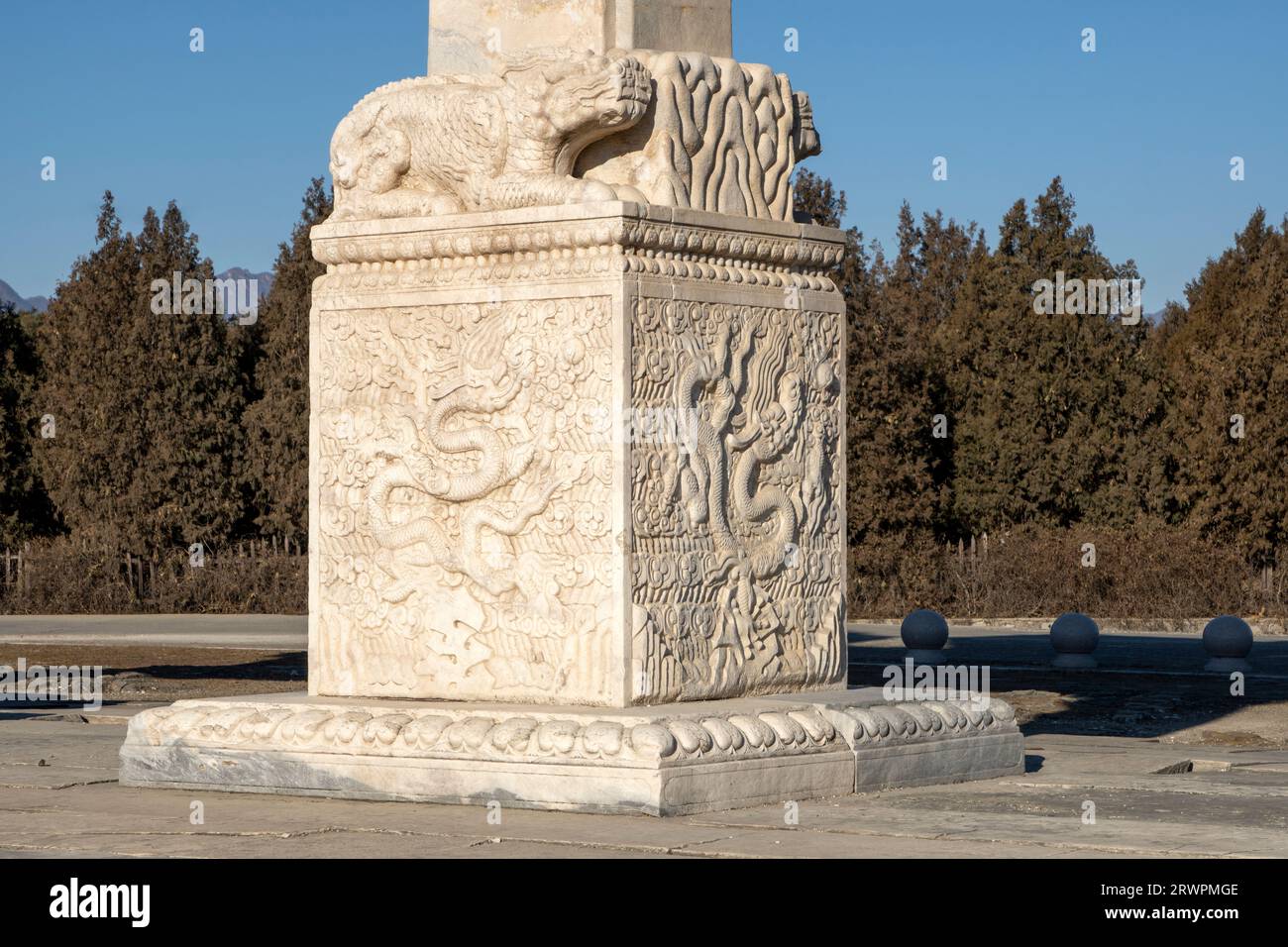 Stone carvings are built in the scenic spot of the eastern Mausoleum of ...