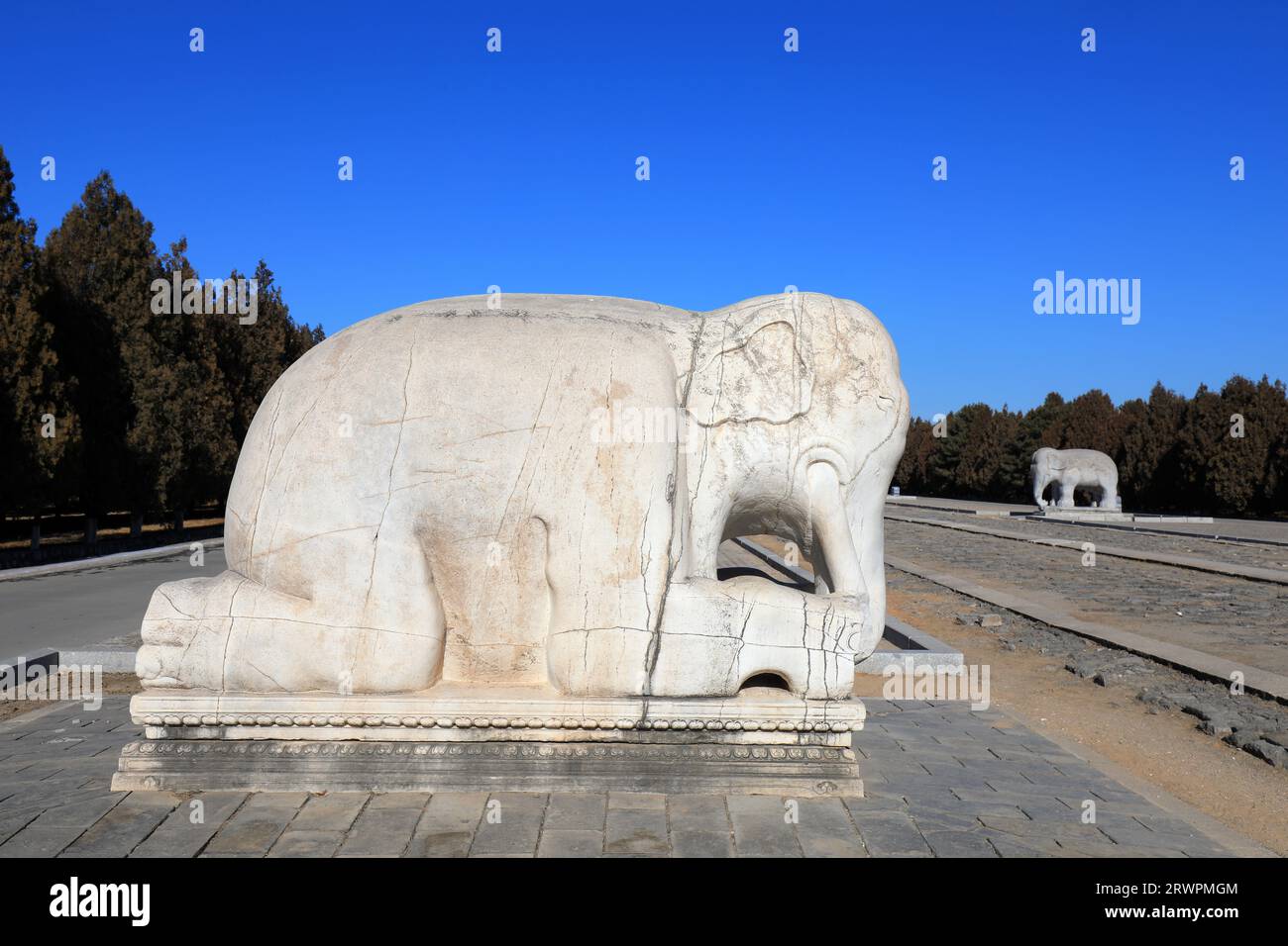 Stone carvings are built in the scenic spot of the eastern Mausoleum of ...