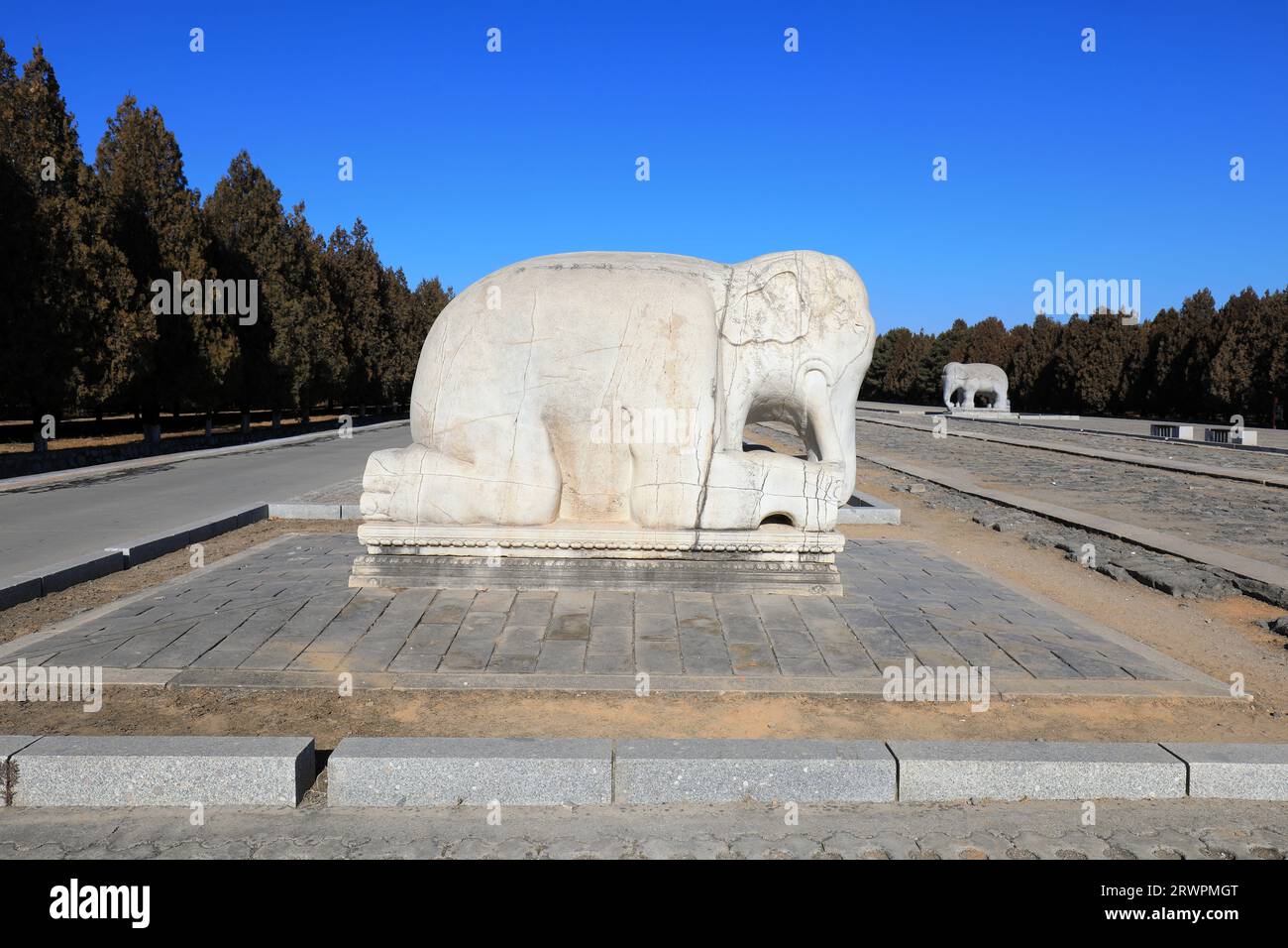 Stone carvings are built in the scenic spot of the eastern Mausoleum of ...