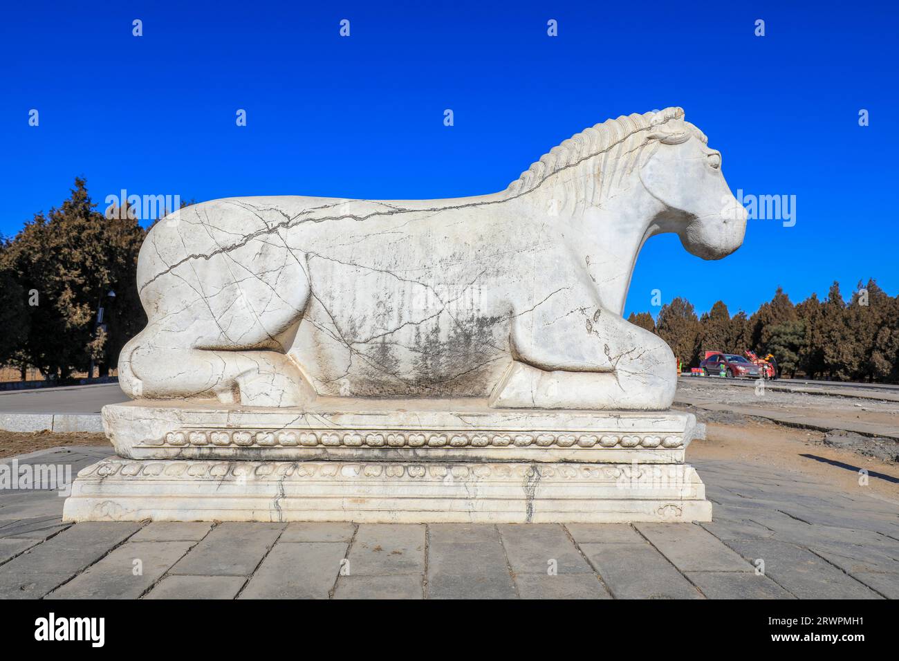 Stone carvings are built in the scenic spot of the eastern Mausoleum of ...