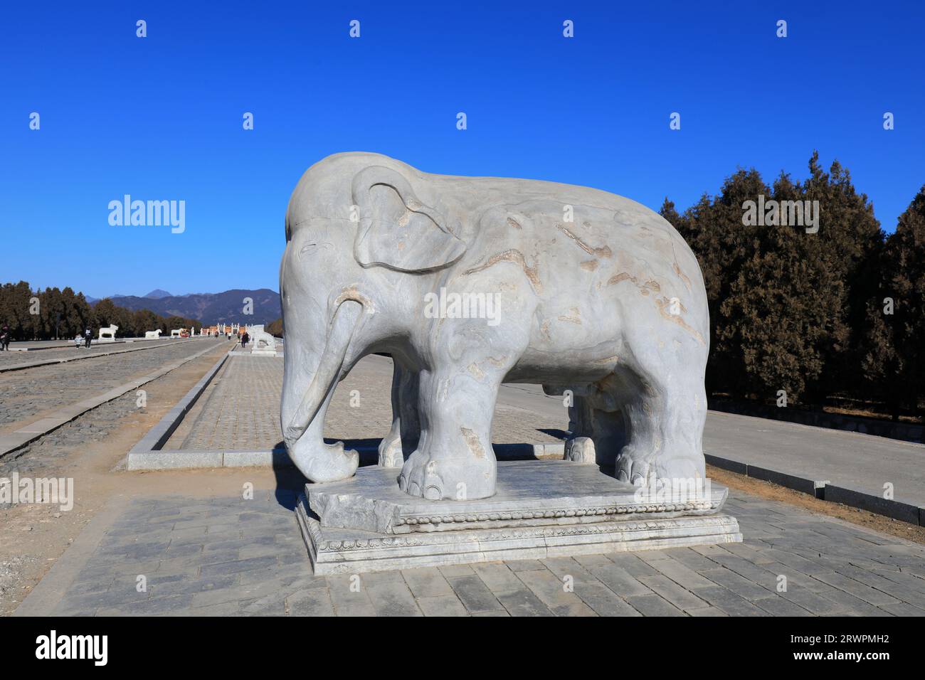 Stone carvings are built in the scenic spot of the eastern Mausoleum of ...
