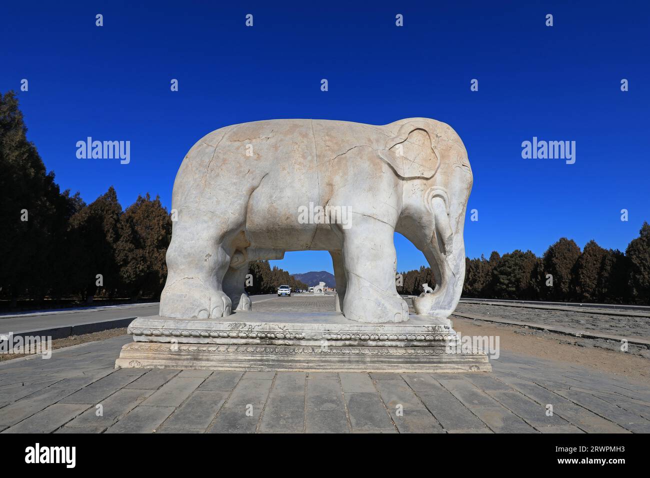 Stone carvings are built in the scenic spot of the eastern Mausoleum of ...