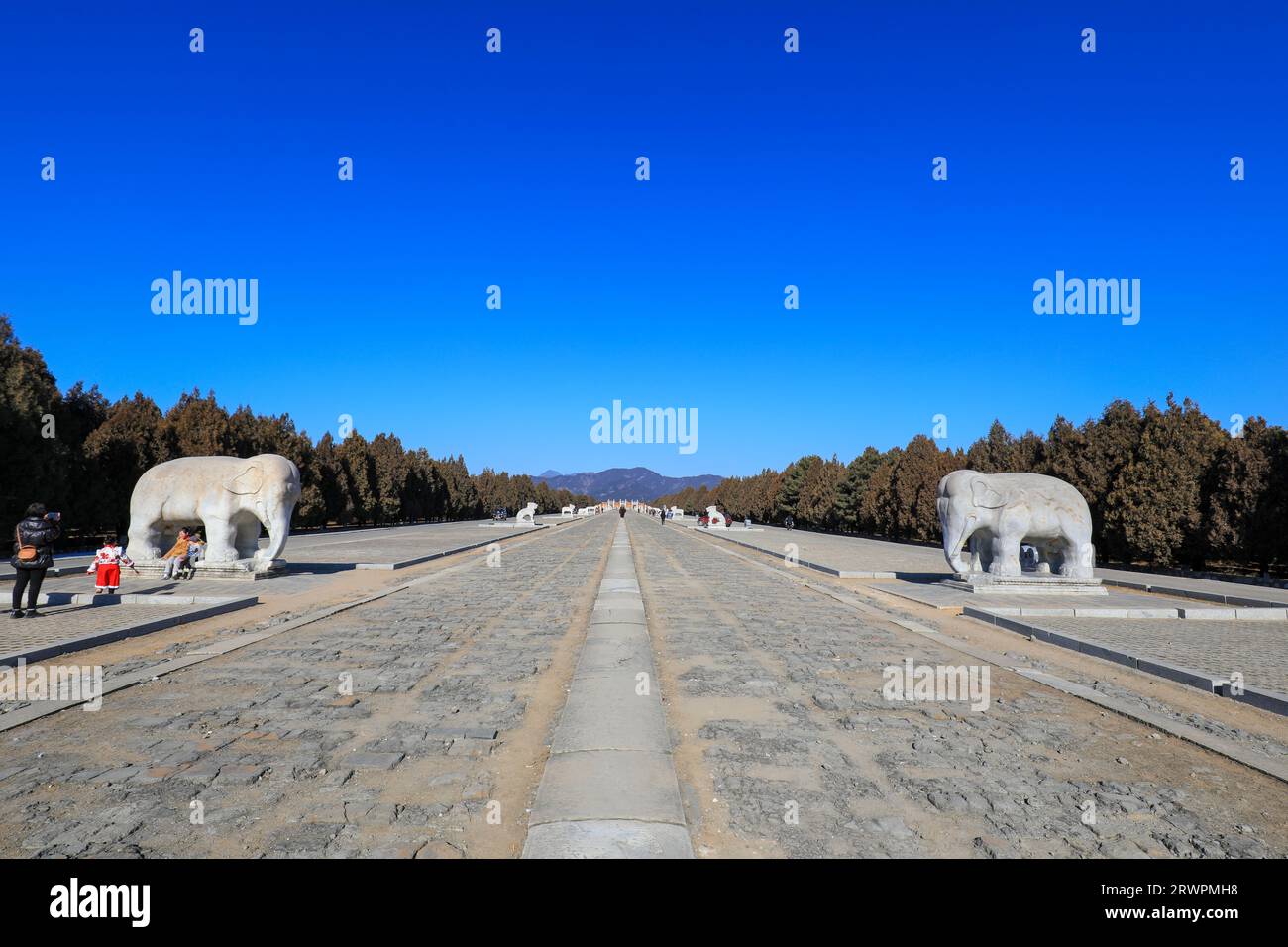 Stone carvings are built in the scenic spot of the eastern Mausoleum of ...
