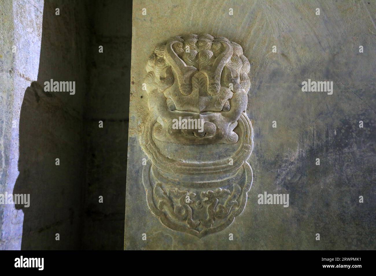 Tomb beast hi-res stock photography and images - Alamy