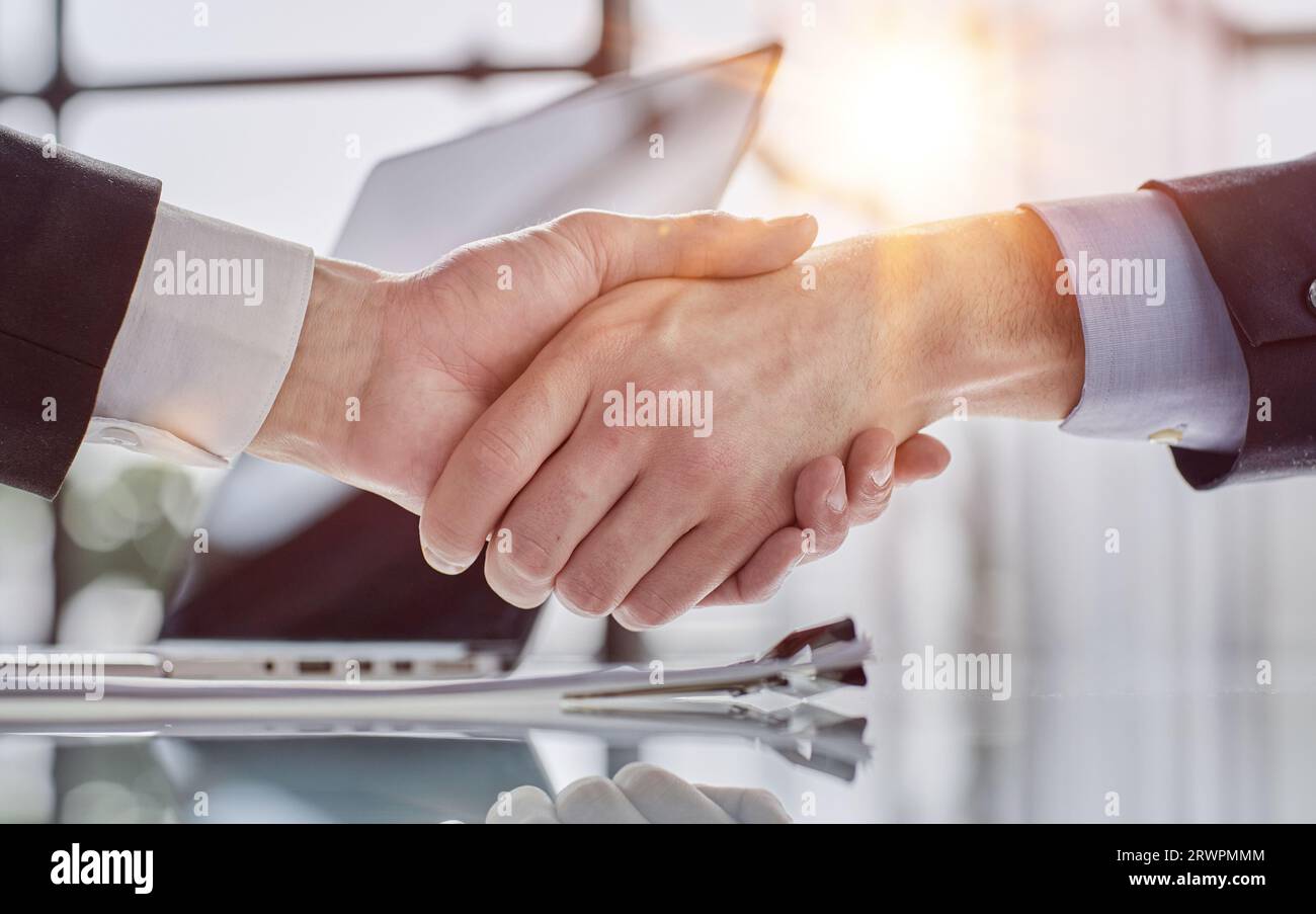 Handshake business partners desk hi-res stock photography and images ...