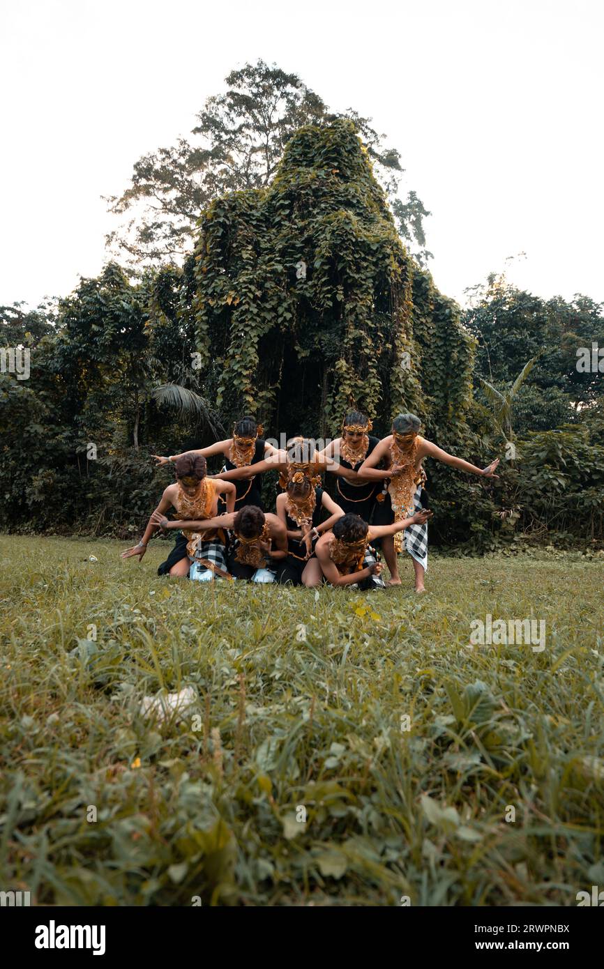 Indonesian traditional suit hi-res stock photography and images - Alamy