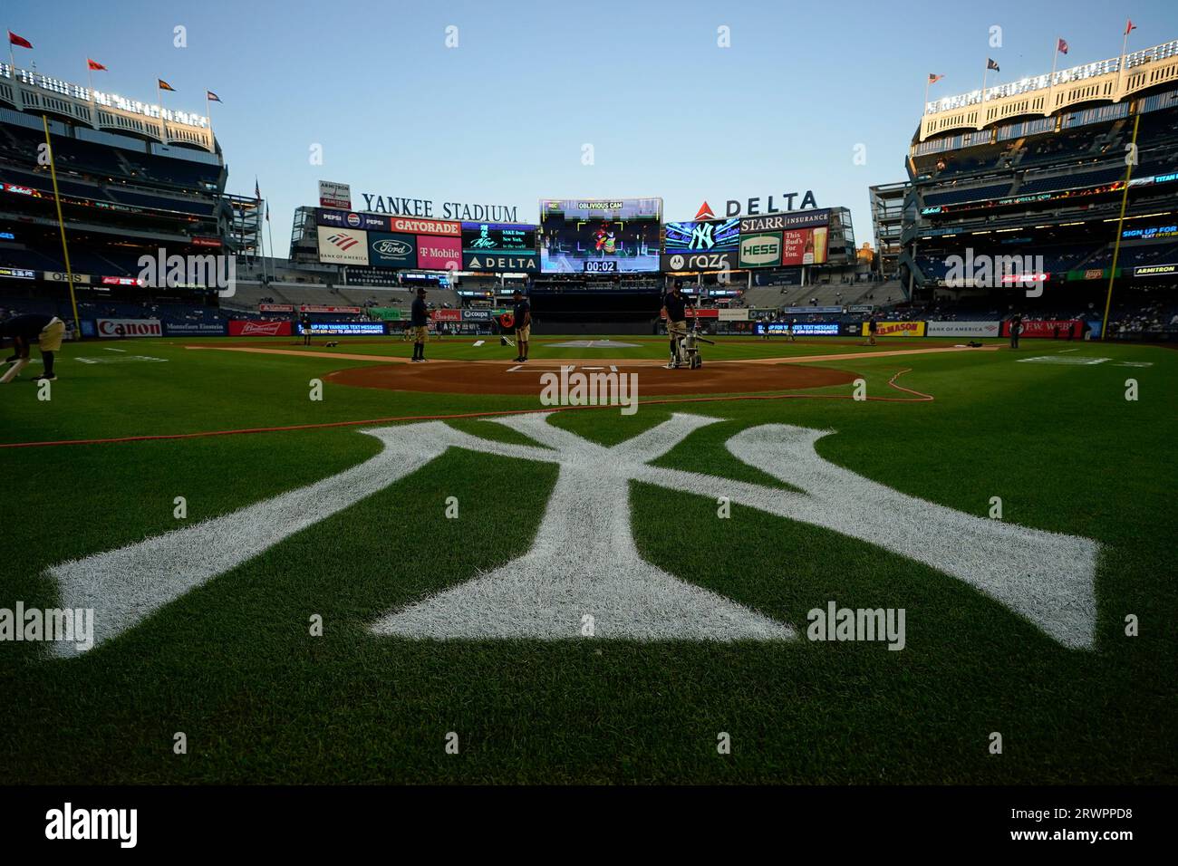The New York Yankees ground crew prepares the field before a baseball ...