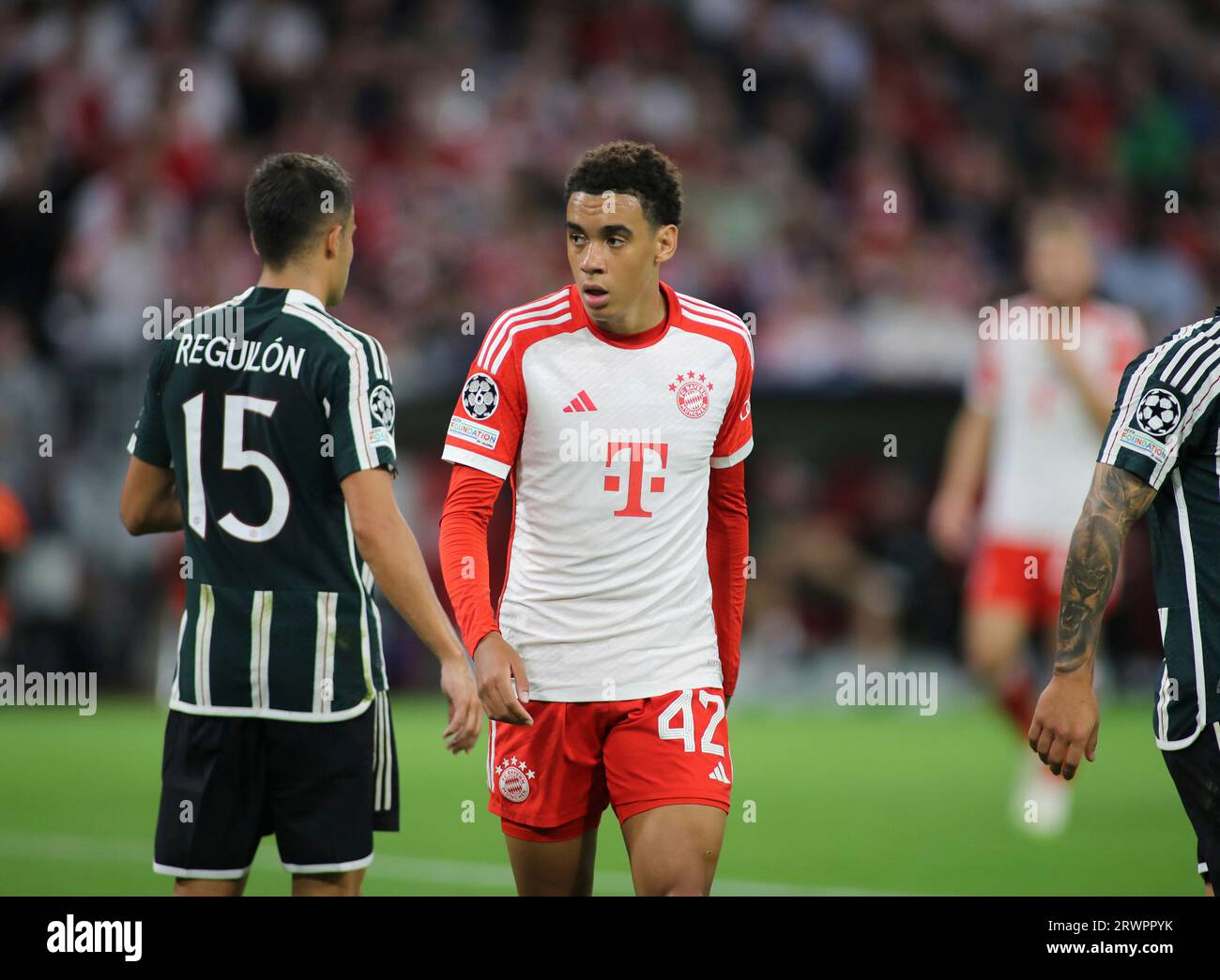 Jamal musiala fc bayern munchen kopf hi-res stock photography and ...