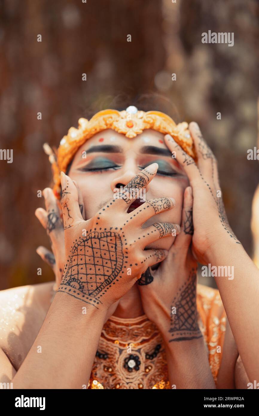 Hand over mouth shock hi-res stock photography and images - Alamy